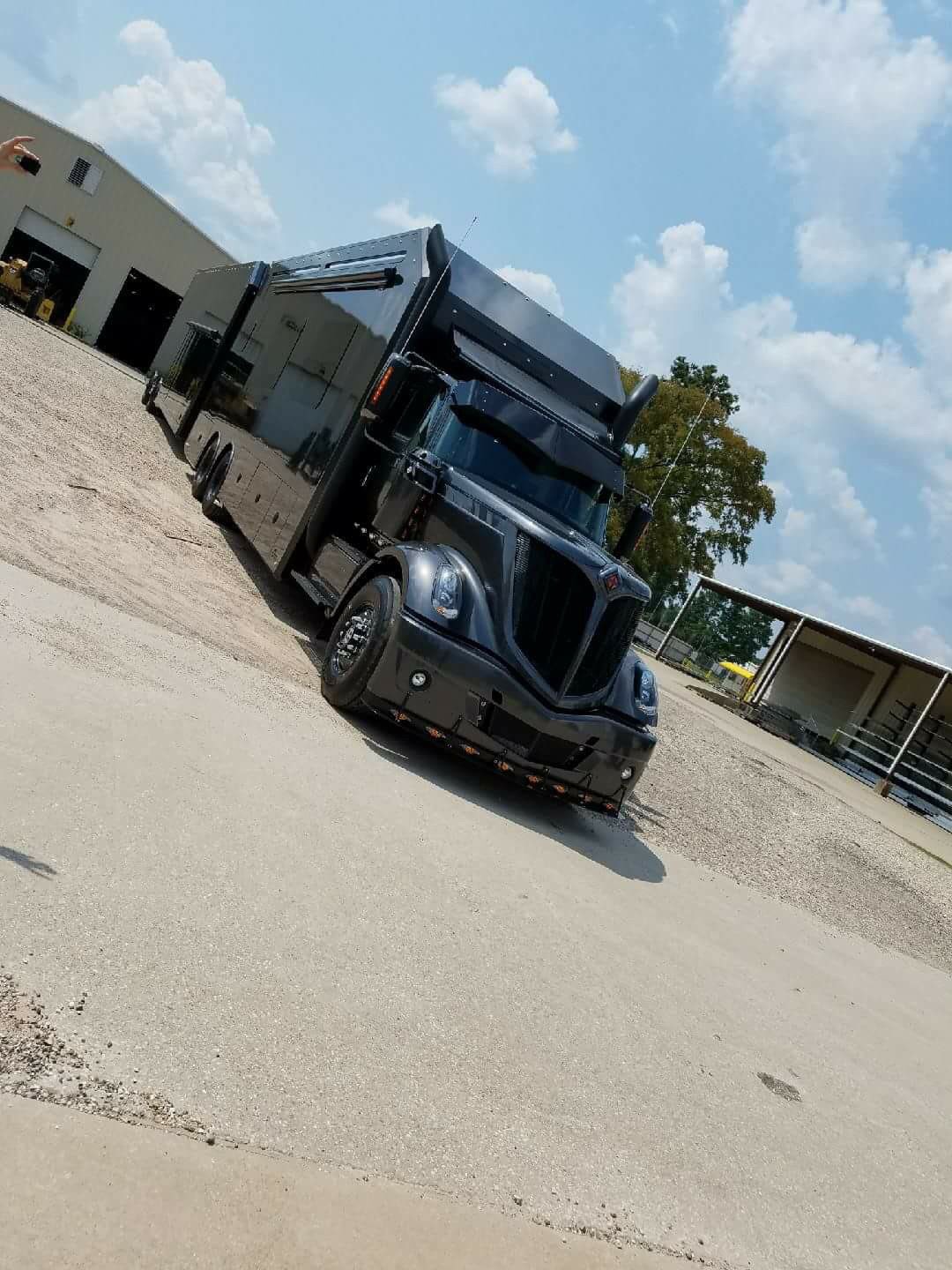 Scott Bloomquist hauler debut coming soon - Racing News