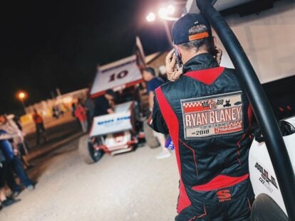 Dave Blaney grabs World of Outlaws win with last lap pass (Video ...
