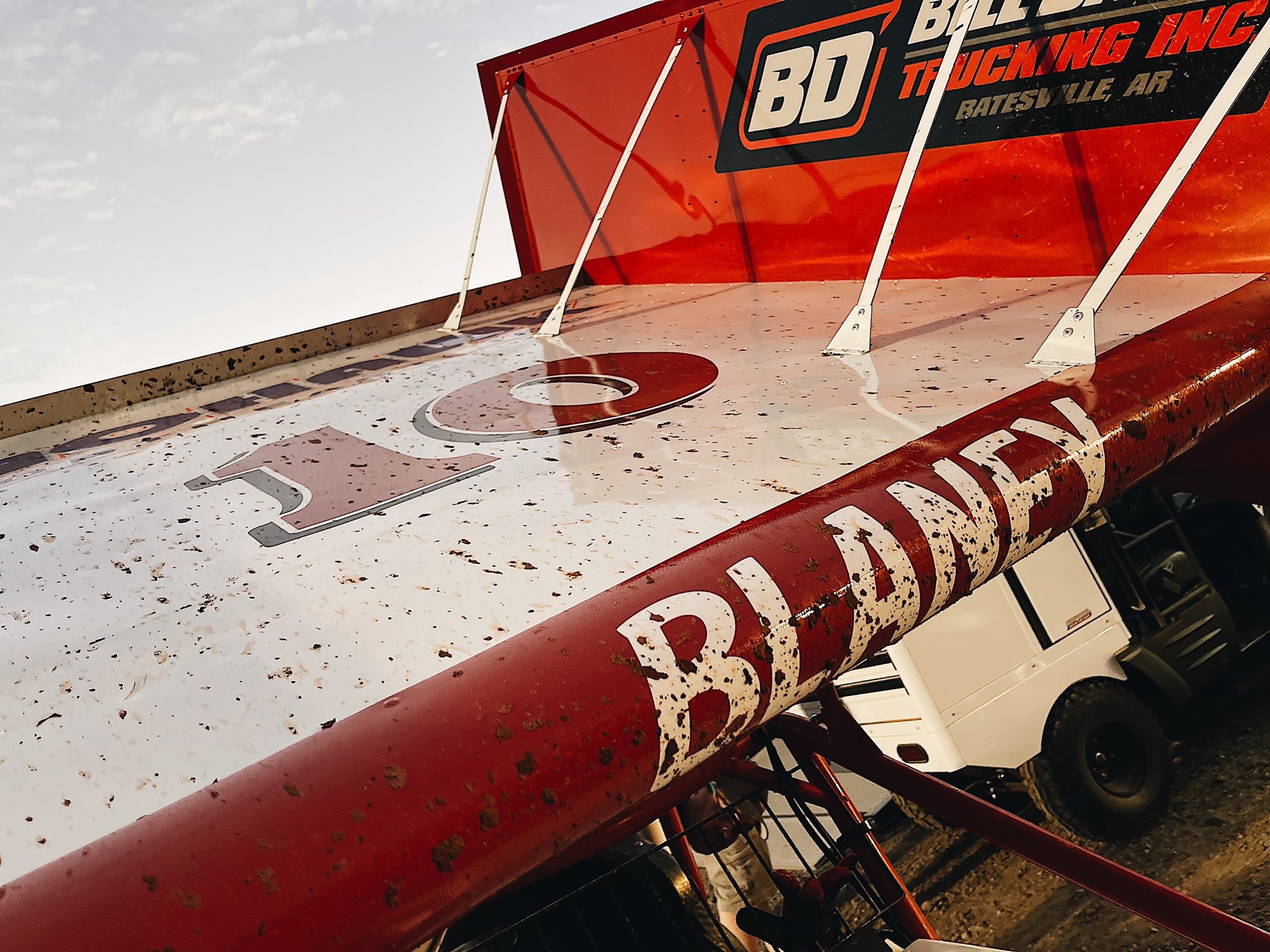Dave Blaney grabs World of Outlaws win with last lap pass (Video ...