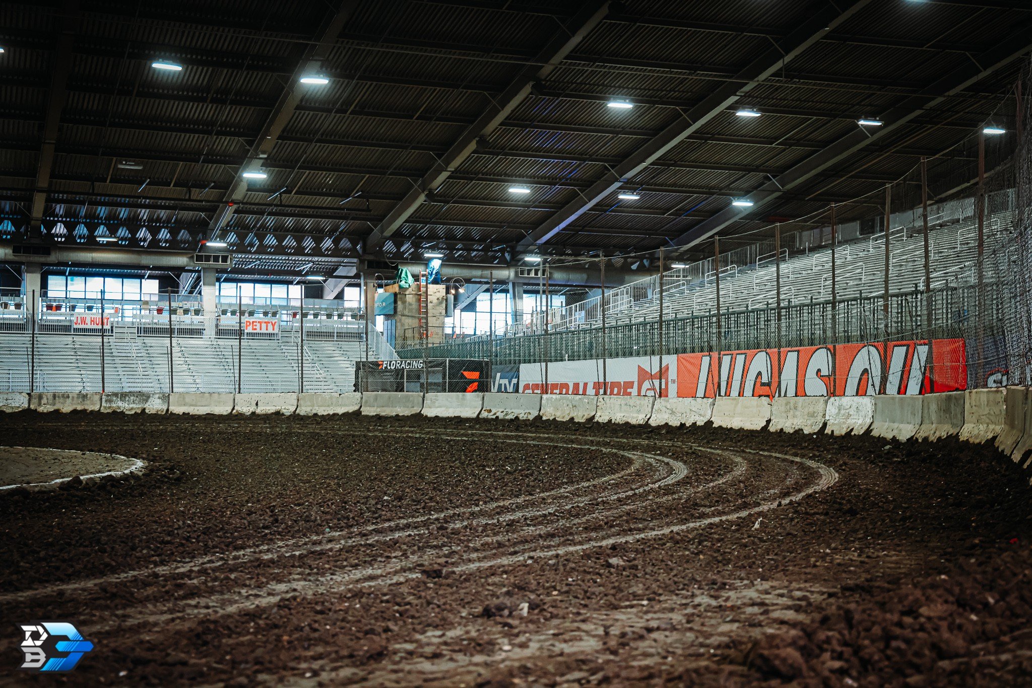 Fight breaks out in the Chili Bowl Nationals (Video) - Racing News