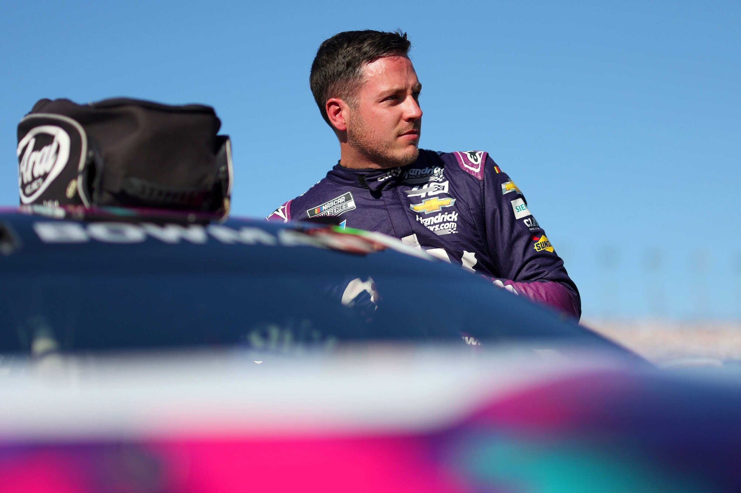 Alex Bowman was mad at Denny Hamlin during Kansas race (Team Audio) - Racing News