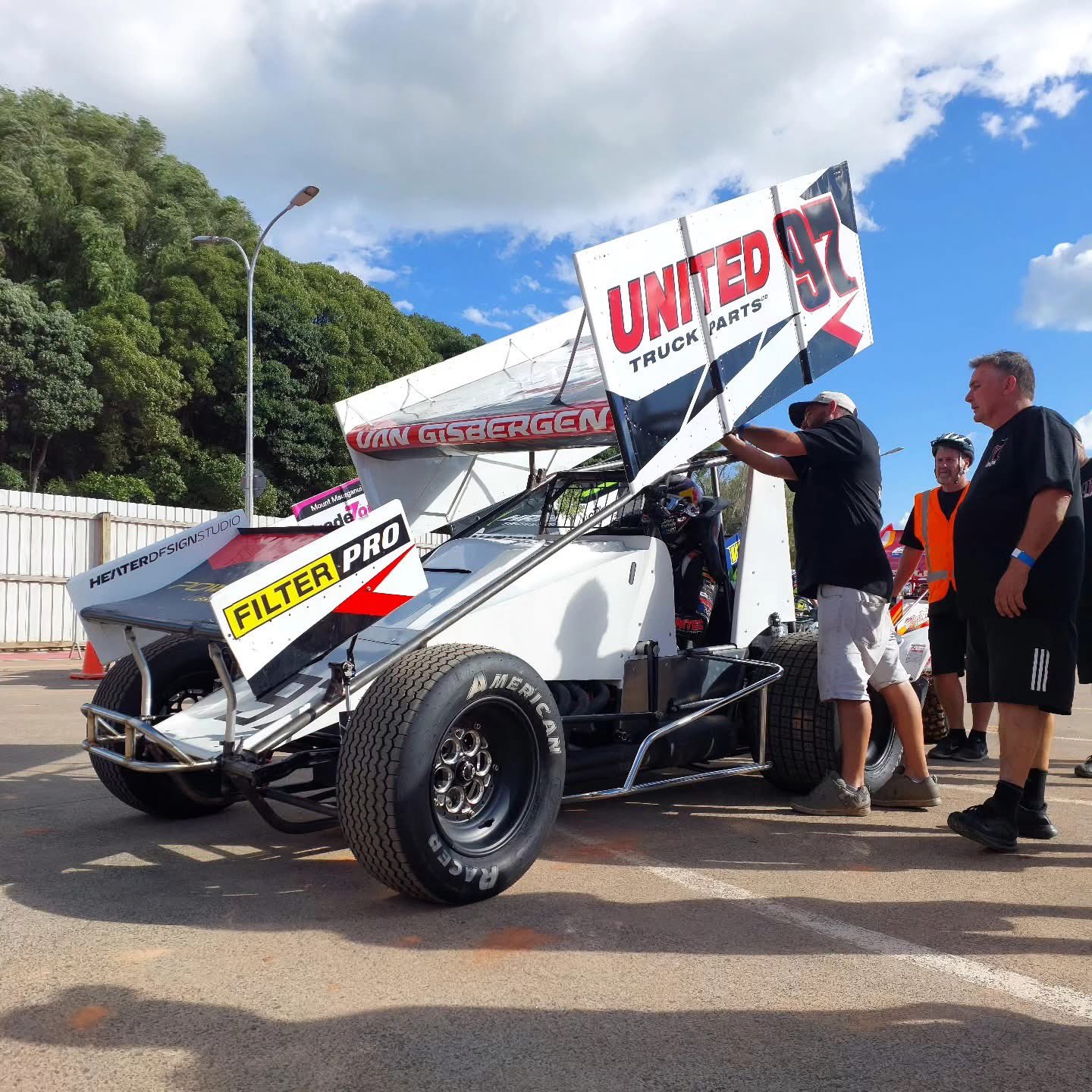 Shane van Gisbergen involved in wild sprint car crash (Video) - Racing News