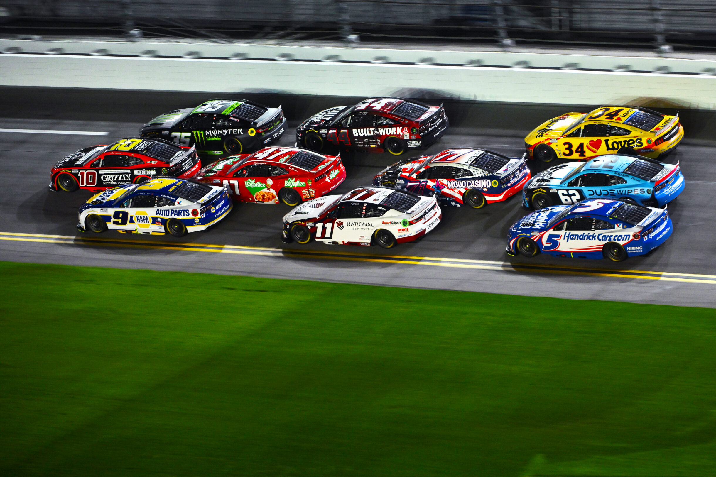NASCAR cheerleaders make their debut in Daytona (Photo) - Racing News